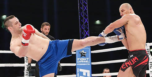 Noć velikih borbi (Noć velikih borbi) - MojTV